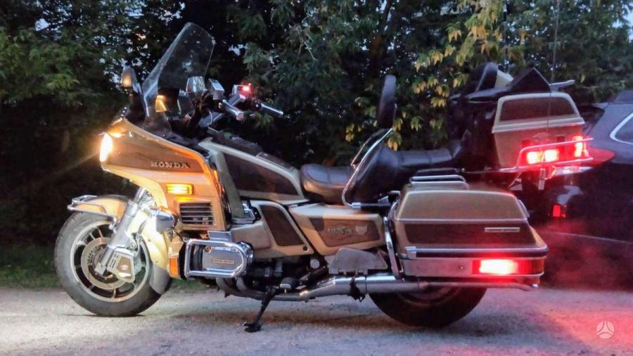 Yellow Honda Goldwing 1985 in Vilnius, with an engine capacity of 1.20 L and mileage of 81 thousand km for 4200 €, photo 13 on AUTOMOTO.COM.LV