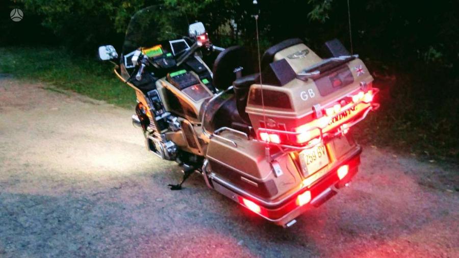 Yellow Honda Goldwing 1985 in Vilnius, with an engine capacity of 1.20 L and mileage of 81 thousand km for 4200 €, photo 14 on AUTOMOTO.COM.LV