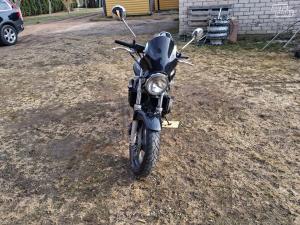 Melns Honda Hornet 2000 Raseiniai, ar dzinēja tilpumu 0.60 L un nobraukumu 34 tūkst. km par 1500 €, foto  vietnē AUTOMOTO.COM.LV