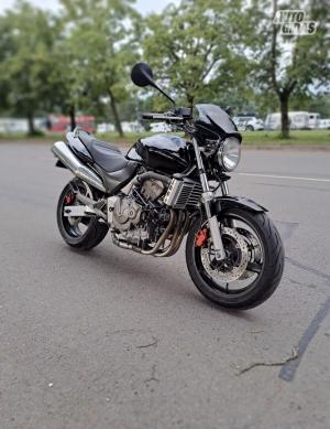 Melns Honda Hornet 2001 Viļņa, ar dzinēja tilpumu 0.60 L un nobraukumu 65 tūkst. km par 1800 €, foto  vietnē AUTOMOTO.COM.LV