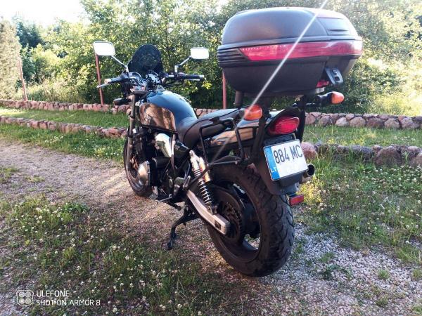 Melns Honda Hornet 2001 Šauļi, ar dzinēja tilpumu 1.20 L un nobraukumu 60 tūkst. km par 2300 €, foto 5 vietnē AUTOMOTO.COM.LV