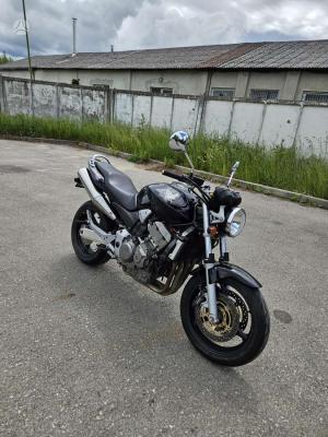 Black Honda Hornet 2002 in Kaunas, with an engine capacity of 0.92 L and mileage of 66 thousand km for 2250 €, photo  on AUTOMOTO.COM.LV