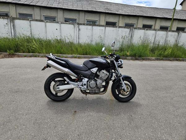 Black Honda Hornet 2002 in Kaunas, with an engine capacity of 0.92 L and mileage of 66 thousand km for 2250 €, photo 3 on AUTOMOTO.COM.LV