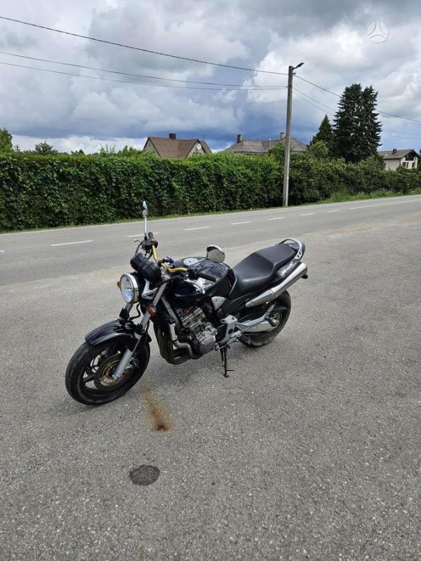 Black Honda Hornet 2002 in Kaunas, with an engine capacity of 0.92 L and mileage of 66 thousand km for 2250 €, photo 5 on AUTOMOTO.COM.LV