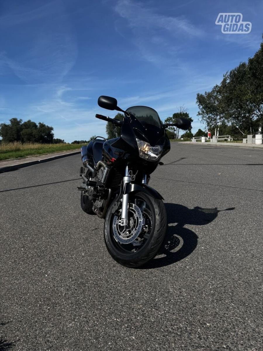 Melns Honda Hornet 2003 Klaipėda, ar dzinēja tilpumu 0.60 L un nobraukumu 20 tūkst. km par 1600 €, foto 3 vietnē AUTOMOTO.COM.LV