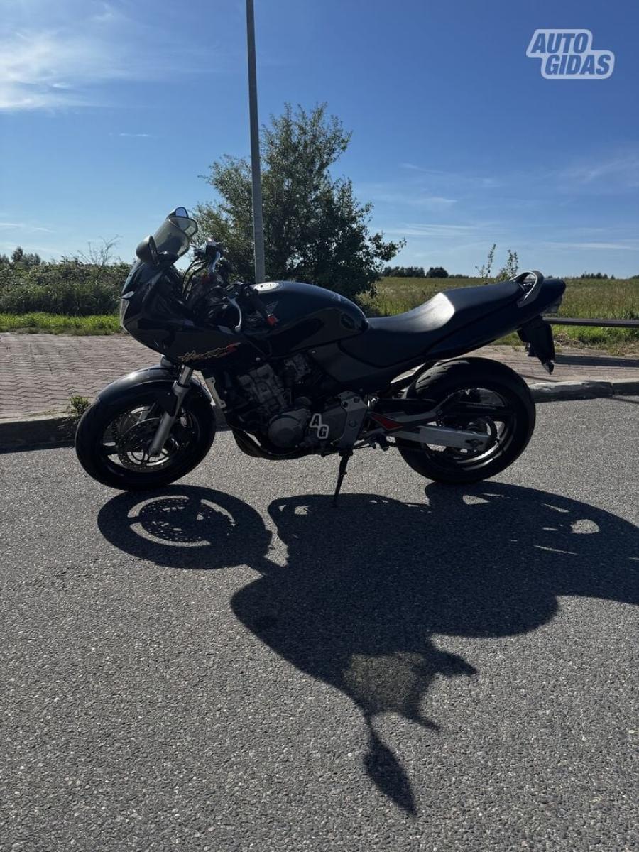 Melns Honda Hornet 2003 Klaipėda, ar dzinēja tilpumu 0.60 L un nobraukumu 20 tūkst. km par 1600 €, foto 7 vietnē AUTOMOTO.COM.LV