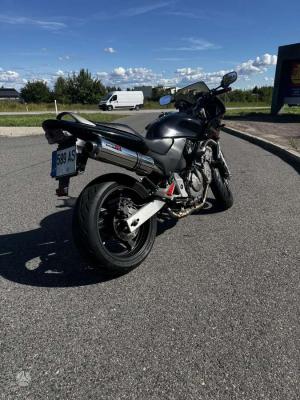 Melns Honda Hornet 2003 Klaipėda, ar dzinēja tilpumu 0.60 L un nobraukumu 20 tūkst. km par 1600 €, foto 4 vietnē AUTOMOTO.COM.LV