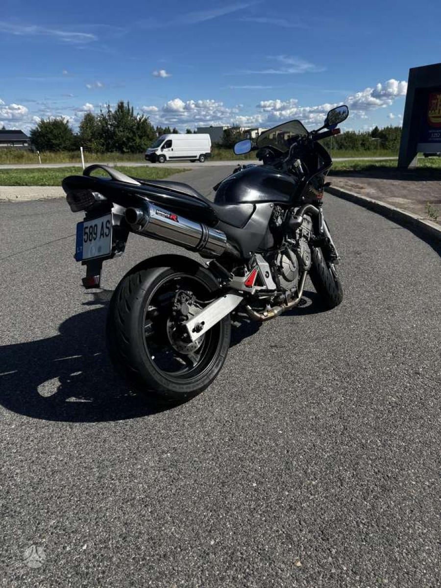 Melns Honda Hornet 2003 Klaipėda, ar dzinēja tilpumu 0.60 L un nobraukumu 20 tūkst. km par 1600 €, foto 4 vietnē AUTOMOTO.COM.LV