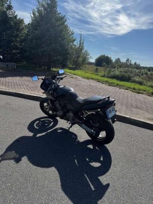 Melns Honda Hornet 2003 Klaipėda, ar dzinēja tilpumu 0.60 L un nobraukumu 20 tūkst. km par 1600 €, foto 5 vietnē AUTOMOTO.COM.LV