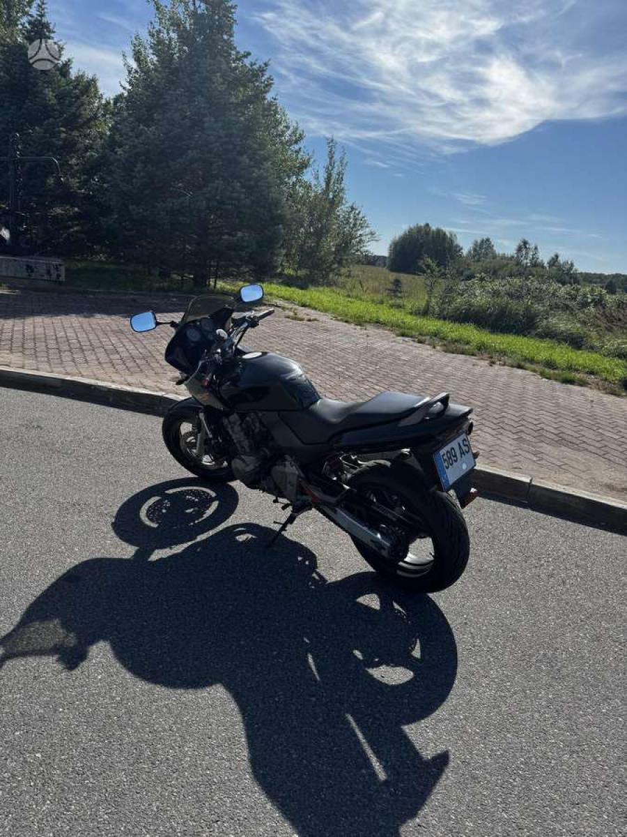 Melns Honda Hornet 2003 Klaipėda, ar dzinēja tilpumu 0.60 L un nobraukumu 20 tūkst. km par 1600 €, foto 5 vietnē AUTOMOTO.COM.LV