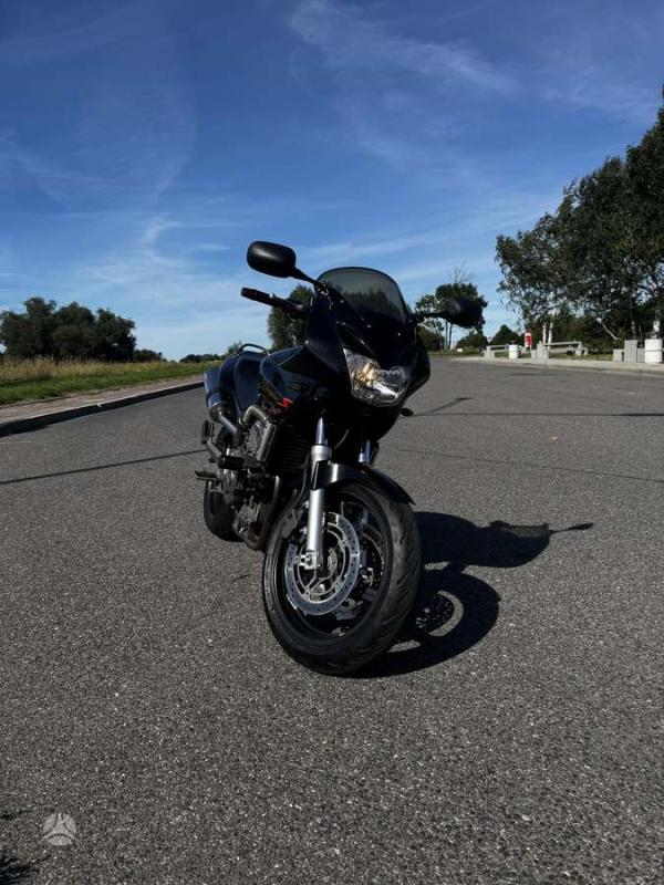 Melns Honda Hornet 2003 Klaipėda, ar dzinēja tilpumu 0.60 L un nobraukumu 20 tūkst. km par 1600 €, foto 5 vietnē AUTOMOTO.COM.LV