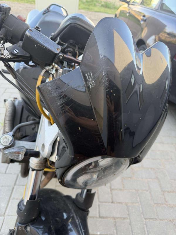 Melns Honda Hornet 2004 Kauņa, ar dzinēja tilpumu 0.60 L un nobraukumu 37 tūkst. km par 1400 €, foto 1 vietnē AUTOMOTO.COM.LV