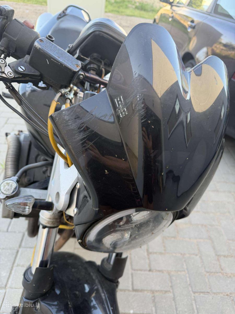 Melns Honda Hornet 2004 Kauņa, ar dzinēja tilpumu 0.60 L un nobraukumu 37 tūkst. km par 1400 €, foto 1 vietnē AUTOMOTO.COM.LV
