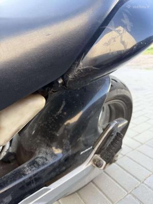 Melns Honda Hornet 2004 Kauņa, ar dzinēja tilpumu 0.60 L un nobraukumu 37 tūkst. km par 1400 €, foto 5 vietnē AUTOMOTO.COM.LV