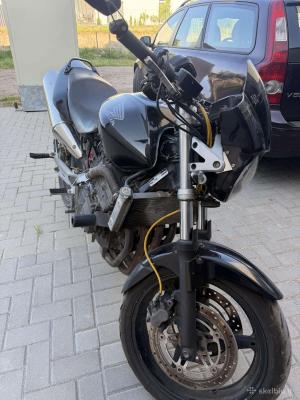 Melns Honda Hornet 2004 Kauņa, ar dzinēja tilpumu 0.60 L un nobraukumu 37 tūkst. km par 1400 €, foto 8 vietnē AUTOMOTO.COM.LV