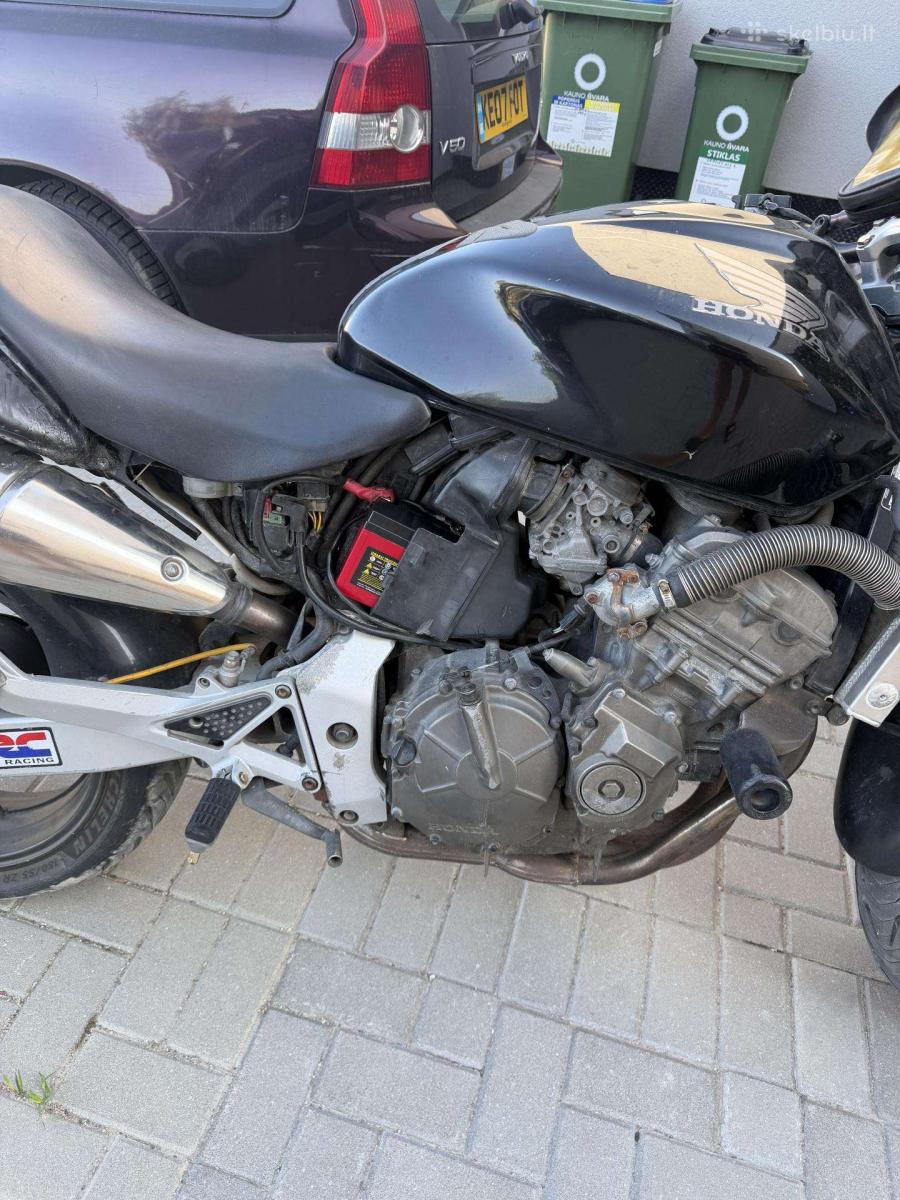 Melns Honda Hornet 2004 Kauņa, ar dzinēja tilpumu 0.60 L un nobraukumu 37 tūkst. km par 1400 €, foto 9 vietnē AUTOMOTO.COM.LV