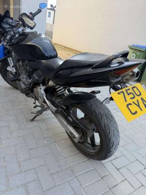 Melns Honda Hornet 2004 Kauņa, ar dzinēja tilpumu 0.60 L un nobraukumu 37 tūkst. km par 1400 €, foto 11 vietnē AUTOMOTO.COM.LV