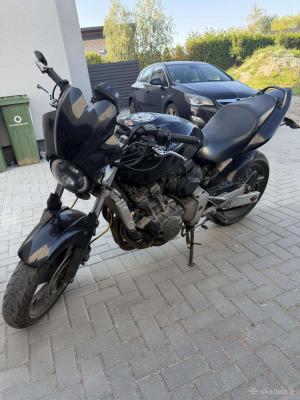 Melns Honda Hornet 2004 Kauņa, ar dzinēja tilpumu 0.60 L un nobraukumu 37 tūkst. km par 1400 €, foto 12 vietnē AUTOMOTO.COM.LV