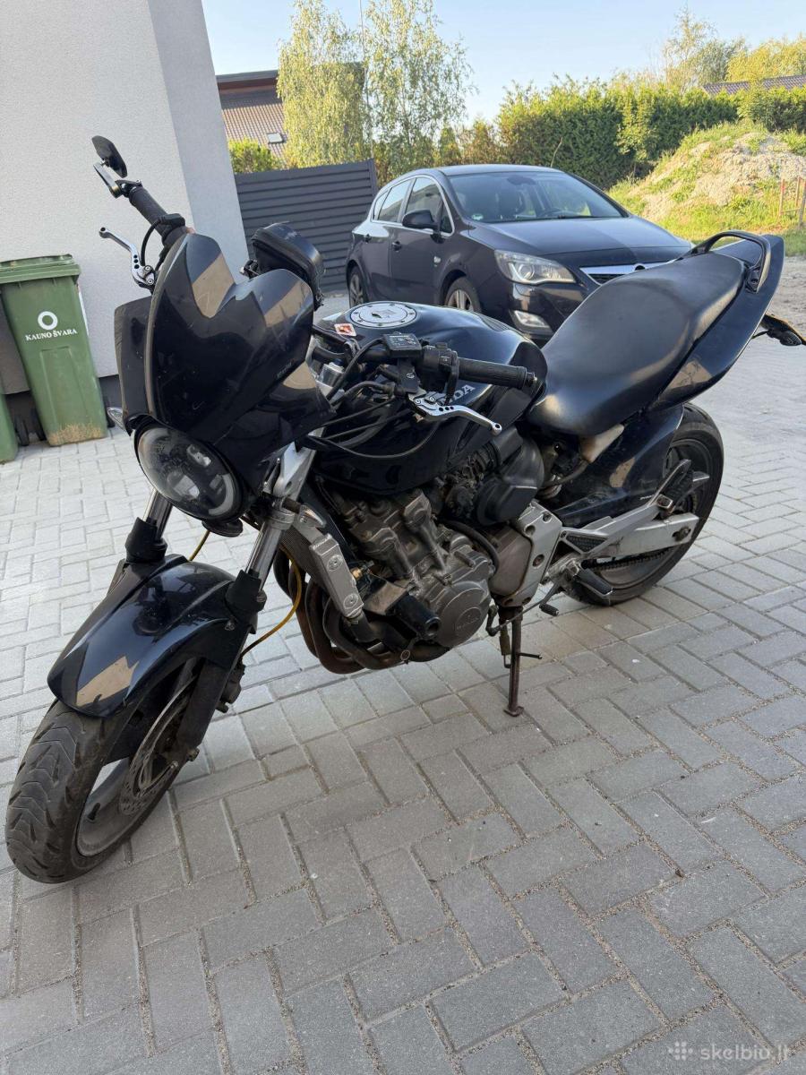 Melns Honda Hornet 2004 Kauņa, ar dzinēja tilpumu 0.60 L un nobraukumu 37 tūkst. km par 1400 €, foto 12 vietnē AUTOMOTO.COM.LV