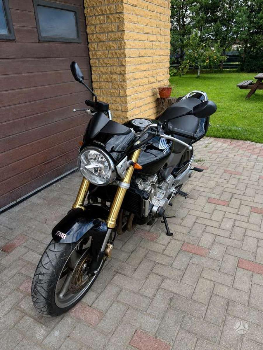 Melns Honda Hornet 2005 Klaipėda, ar dzinēja tilpumu 0.60 L un nobraukumu 34 tūkst. km par 2400 €, foto 1 vietnē AUTOMOTO.COM.LV