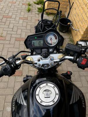 Melns Honda Hornet 2005 Klaipėda, ar dzinēja tilpumu 0.60 L un nobraukumu 34 tūkst. km par 2400 €, foto 6 vietnē AUTOMOTO.COM.LV