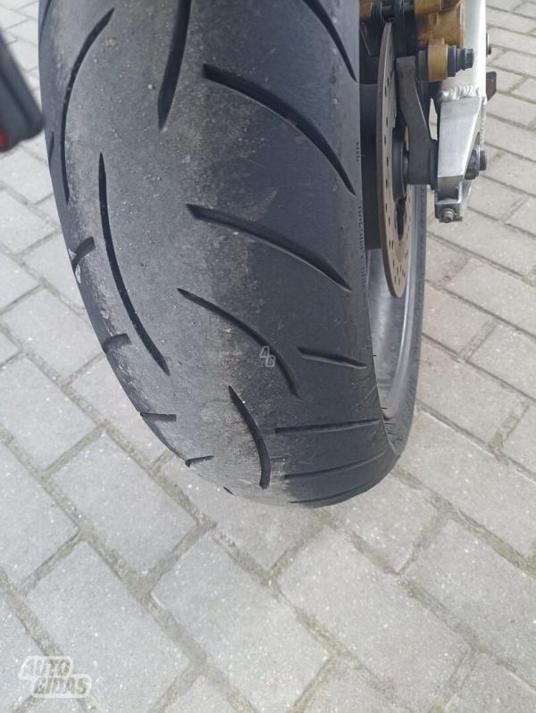 Melns Honda Hornet 2005 Kauņa, ar dzinēja tilpumu 0.92 L un nobraukumu 52 tūkst. km par 1999 €, foto 6 vietnē AUTOMOTO.COM.LV