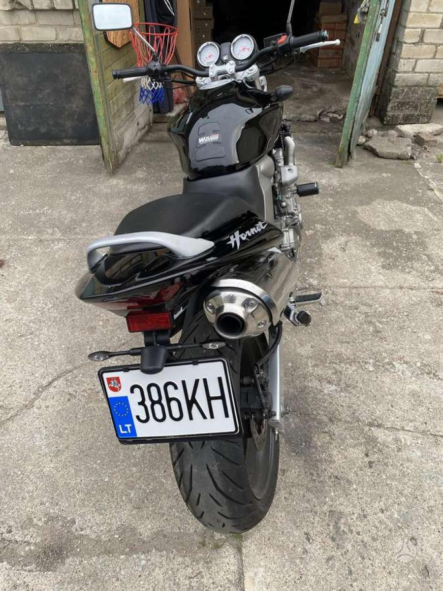 Melns Honda Hornet 2006 Vilkaviškis, ar dzinēja tilpumu 0.60 L un nobraukumu 44 tūkst. km par 2300 €, foto 3 vietnē AUTOMOTO.COM.LV
