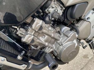 Melns Honda Hornet 2006 Vilkaviškis, ar dzinēja tilpumu 0.60 L un nobraukumu 44 tūkst. km par 2300 €, foto 7 vietnē AUTOMOTO.COM.LV
