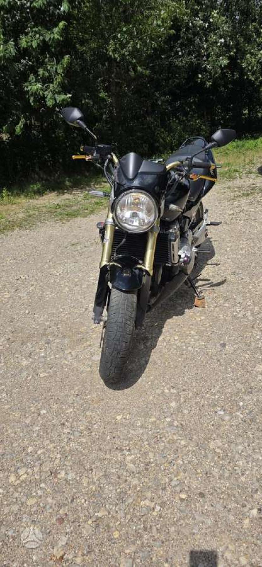 Black Honda Hornet 2006 in Vilnius, with an engine capacity of 0.60 L and mileage of 39 thousand km for 1500 €, photo 4 on AUTOMOTO.COM.LV