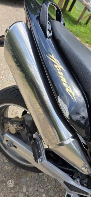 Black Honda Hornet 2006 in Vilnius, with an engine capacity of 0.60 L and mileage of 39 thousand km for 1500 €, photo 6 on AUTOMOTO.COM.LV