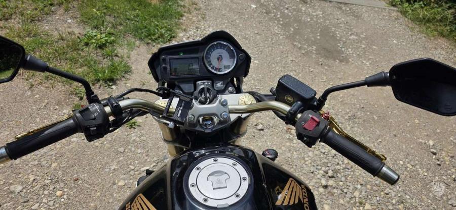 Black Honda Hornet 2006 in Vilnius, with an engine capacity of 0.60 L and mileage of 39 thousand km for 1500 €, photo 15 on AUTOMOTO.COM.LV