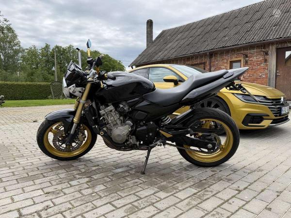 Black Honda Hornet 2006 in Alytus, with an engine capacity of 0.60 L and mileage of 50 thousand km for 2800 €, photo 1 on AUTOMOTO.COM.LV