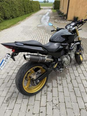 Black Honda Hornet 2006 in Alytus, with an engine capacity of 0.60 L and mileage of 50 thousand km for 2800 €, photo 5 on AUTOMOTO.COM.LV