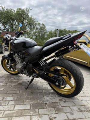 Black Honda Hornet 2006 in Alytus, with an engine capacity of 0.60 L and mileage of 50 thousand km for 2800 €, photo 6 on AUTOMOTO.COM.LV