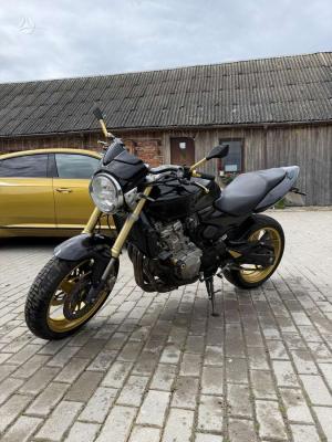 Black Honda Hornet 2006 in Alytus, with an engine capacity of 0.60 L and mileage of 50 thousand km for 2800 €, photo 7 on AUTOMOTO.COM.LV