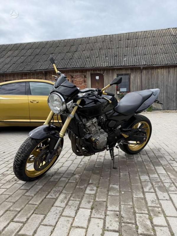 Melns Honda Hornet 2006 Alīta, ar dzinēja tilpumu 0.60 L un nobraukumu 50 tūkst. km par 2800 €, foto 6 vietnē AUTOMOTO.COM.LV