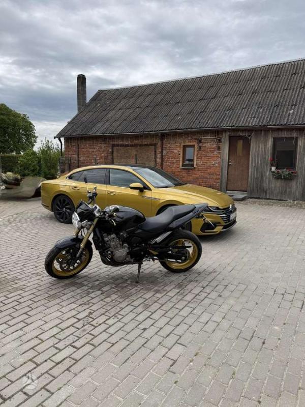 Melns Honda Hornet 2006 Alīta, ar dzinēja tilpumu 0.60 L un nobraukumu 50 tūkst. km par 2800 €, foto 9 vietnē AUTOMOTO.COM.LV
