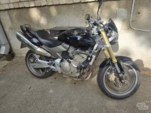 Black Honda Hornet 2006 in Vilnius, with an engine capacity of 0.60 L and mileage of 22 thousand km for 1999 €, photo 5 on AUTOMOTO.COM.LV