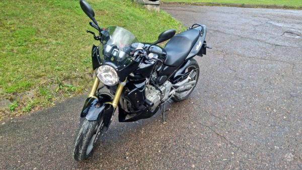 Black Honda Hornet 2006 in Vilnius, with an engine capacity of 0.60 L and mileage of 46 thousand km for 2000 €, photo 4 on AUTOMOTO.COM.LV
