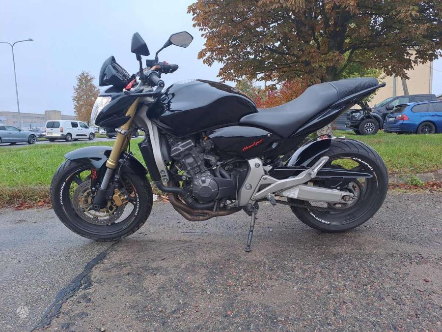 Black Honda Hornet 2007 in Panevezys, with an engine capacity of 0.60 L and mileage of 40 thousand km for 2400 €, photo 1 on AUTOMOTO.COM.LV