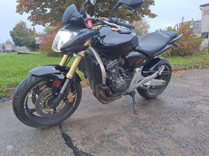 Black Honda Hornet 2007 in Panevezys, with an engine capacity of 0.60 L and mileage of 40 thousand km for 2400 €, photo 2 on AUTOMOTO.COM.LV