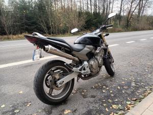 Melns Honda Hornet 2007 Kauņa, ar dzinēja tilpumu 0.60 L un nobraukumu 0 tūkst. km par 2700 €, foto 3 vietnē AUTOMOTO.COM.LV