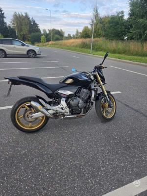 Black Honda Hornet 2007 in Vilnius, with an engine capacity of 0.60 L and mileage of 32 thousand km for 3200 €, photo 5 on AUTOMOTO.COM.LV