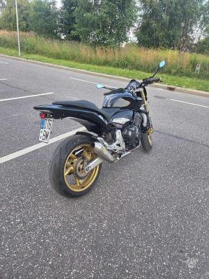 Black Honda Hornet 2007 in Vilnius, with an engine capacity of 0.60 L and mileage of 32 thousand km for 3200 €, photo 6 on AUTOMOTO.COM.LV