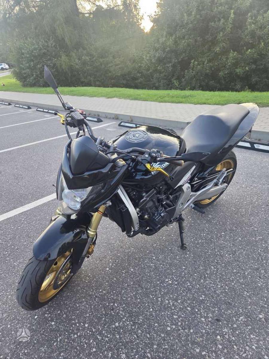 Black Honda Hornet 2007 in Vilnius, with an engine capacity of 0.60 L and mileage of 32 thousand km for 3200 €, photo 8 on AUTOMOTO.COM.LV
