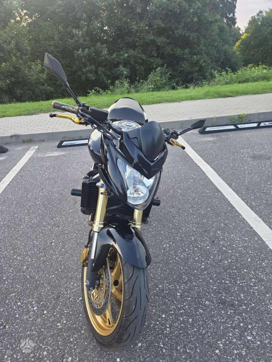 Black Honda Hornet 2007 in Vilnius, with an engine capacity of 0.60 L and mileage of 32 thousand km for 3200 €, photo 9 on AUTOMOTO.COM.LV