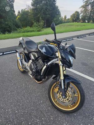 Black Honda Hornet 2007 in Vilnius, with an engine capacity of 0.60 L and mileage of 32 thousand km for 3200 €, photo 10 on AUTOMOTO.COM.LV