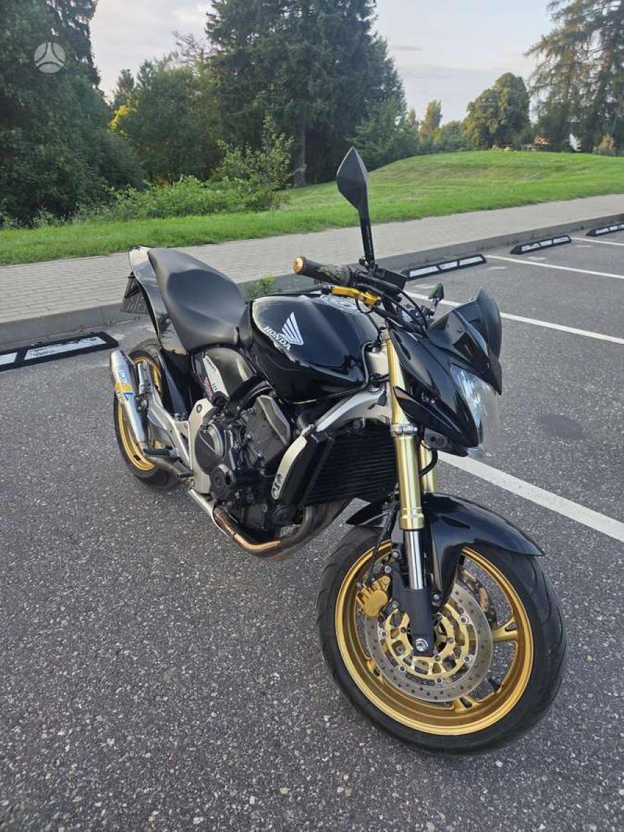 Black Honda Hornet 2007 in Vilnius, with an engine capacity of 0.60 L and mileage of 32 thousand km for 3200 €, photo 10 on AUTOMOTO.COM.LV