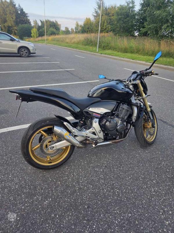 Black Honda Hornet 2007 in Vilnius, with an engine capacity of 0.60 L and mileage of 32 thousand km for 3200 €, photo 10 on AUTOMOTO.COM.LV