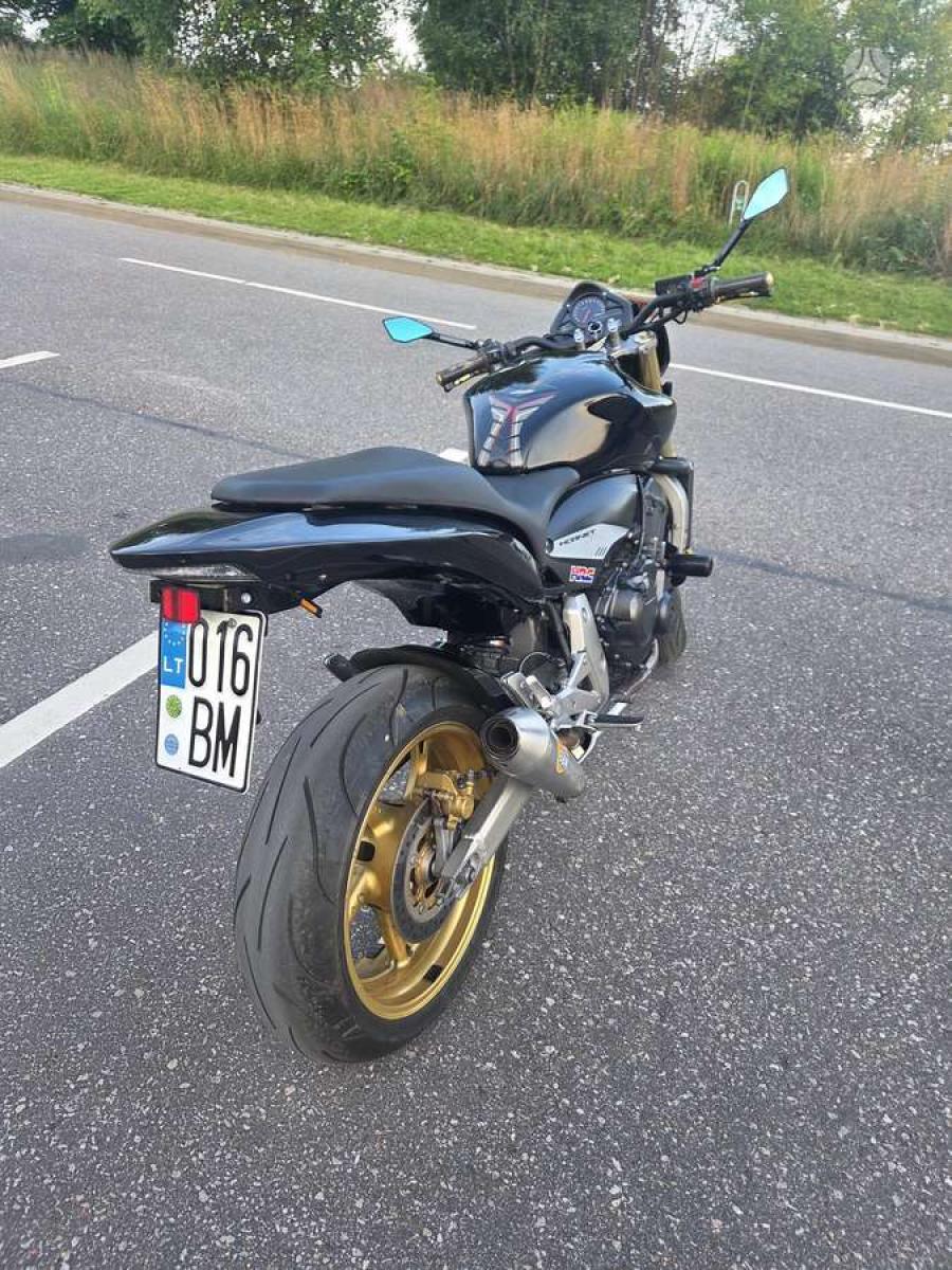 Black Honda Hornet 2007 in Vilnius, with an engine capacity of 0.60 L and mileage of 32 thousand km for 3200 €, photo 12 on AUTOMOTO.COM.LV